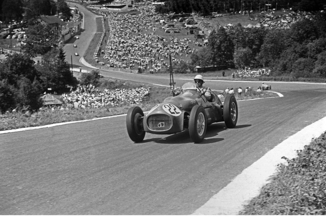 A Race with Infamy: The Lance Macklin Story - AutoBookMobile